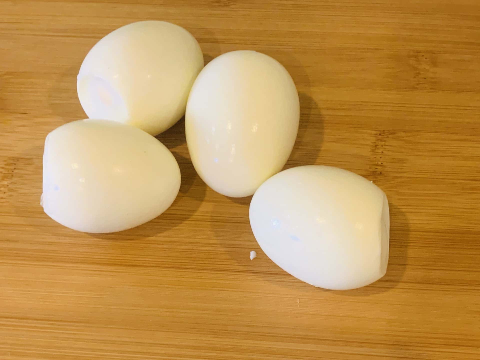 Albus de ou pane umplut cu galbenus si maioneza - Pofta de ceva bun