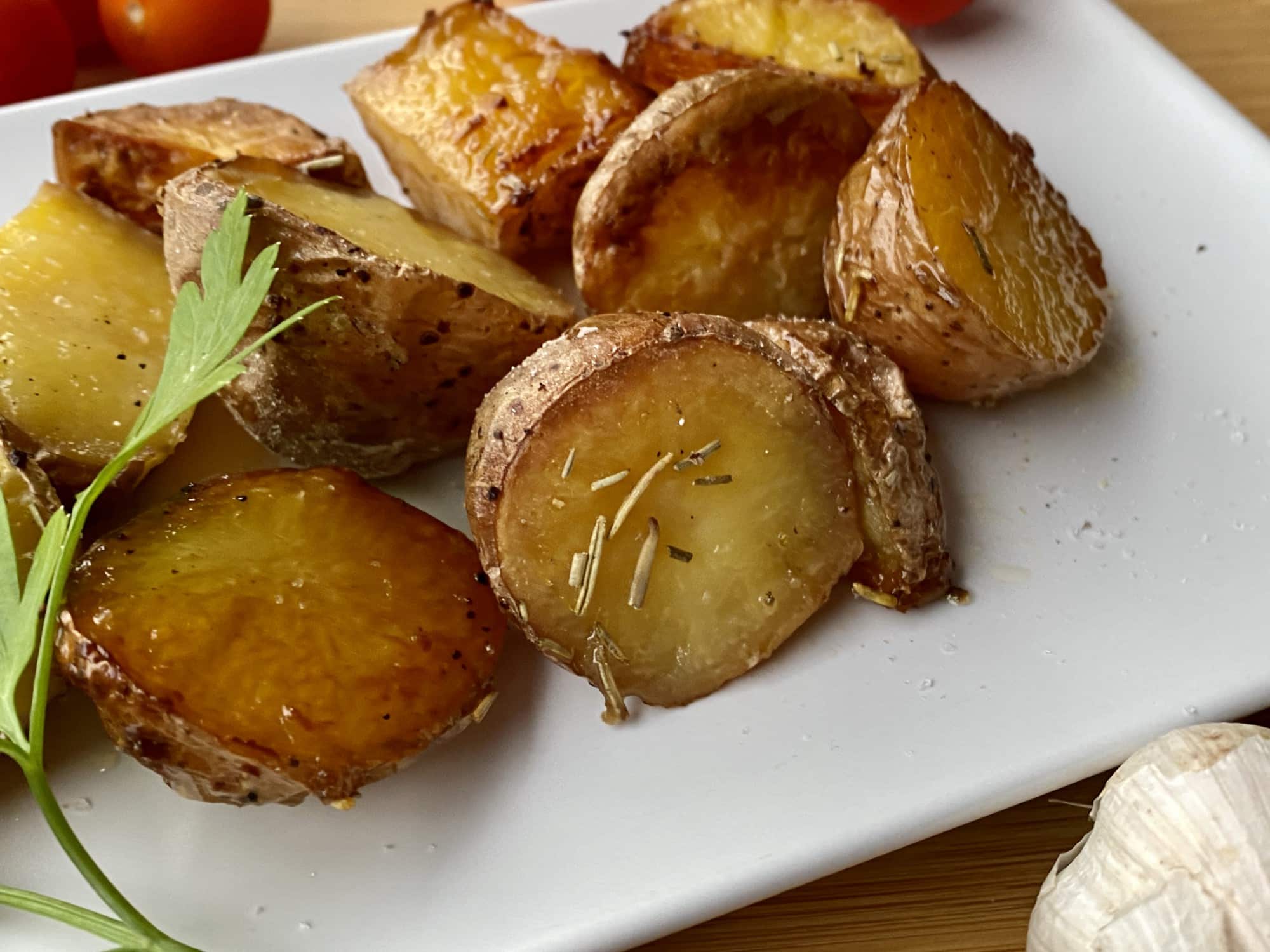 Cartofi rosii la cuptor in unt cu rozmarin - Pofta de ceva bun