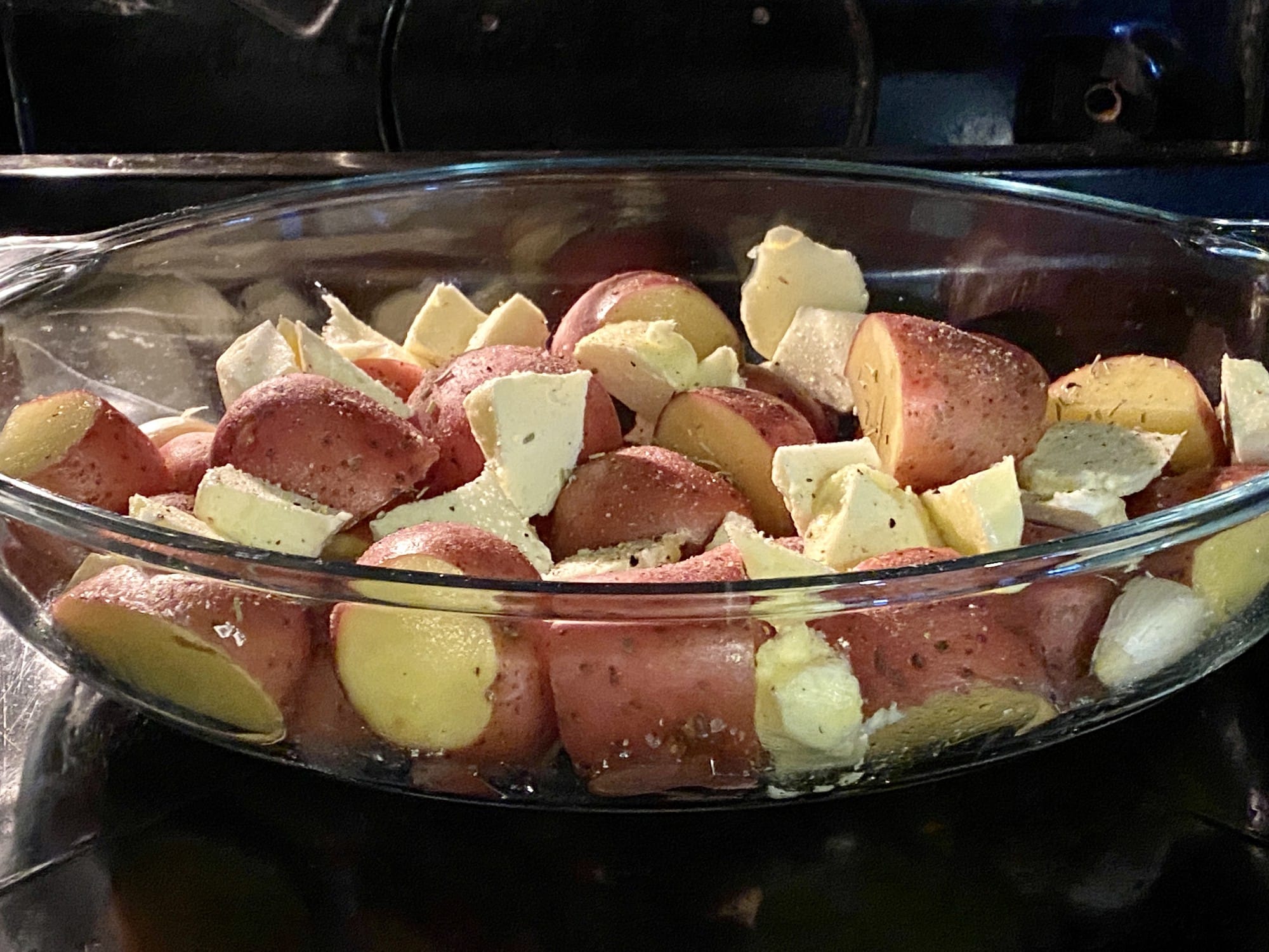 Cartofi rosii la cuptor in unt cu rozmarin - Pofta de ceva bun