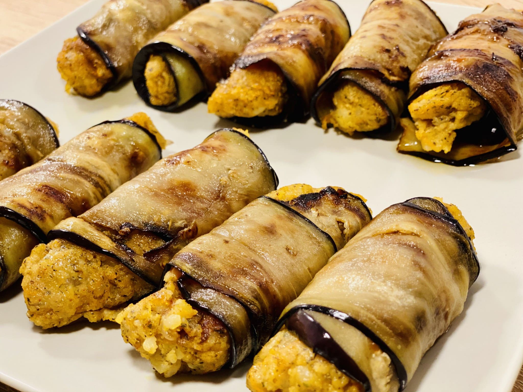 Mititei din cartofi rulati in felii de vanata - vegan - Pofta de ceva bun