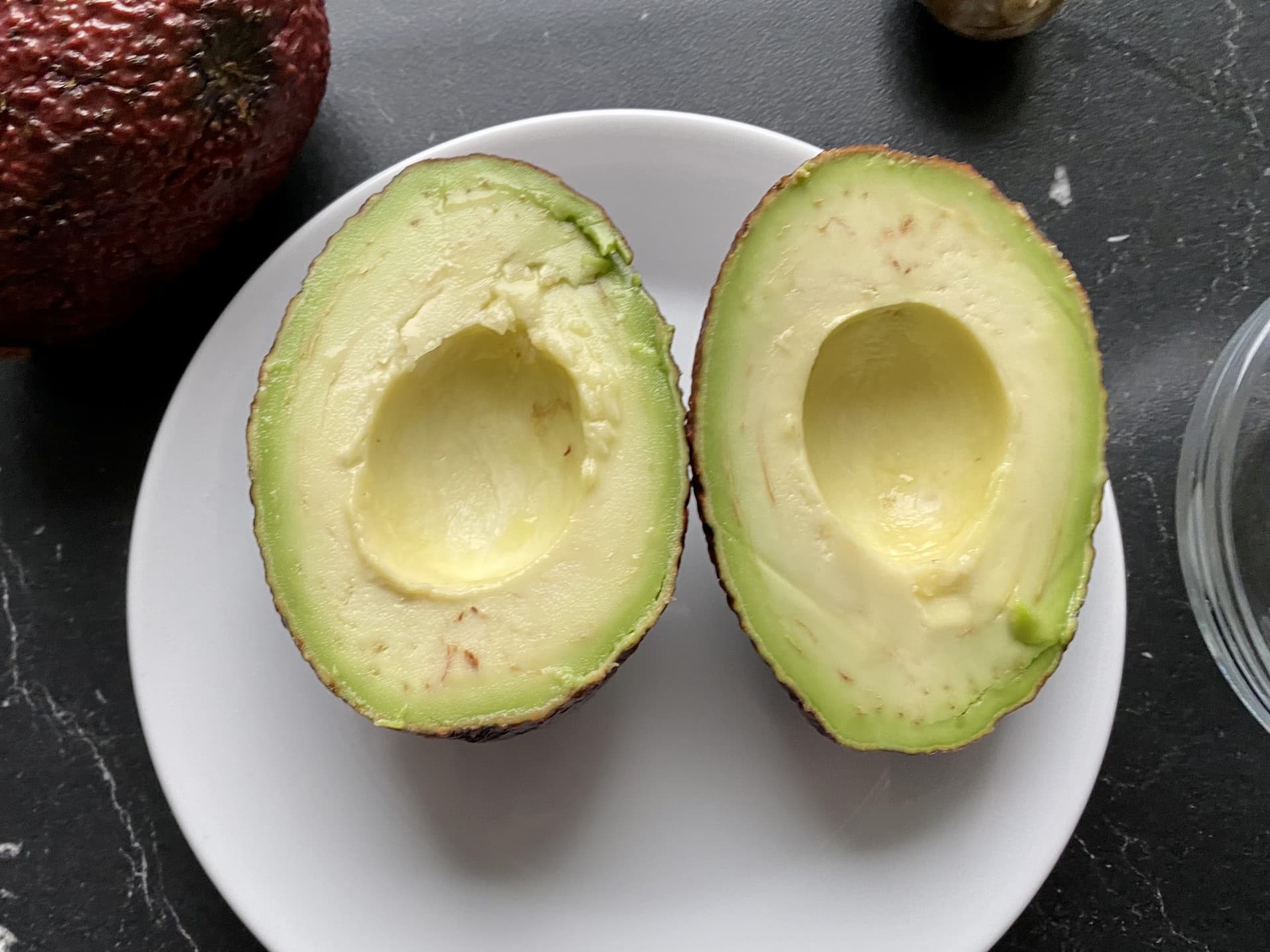 Oua ochi in avocado – la cuptor - Pofta de ceva bun