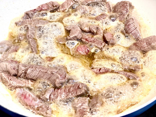 Ras Asfour – Carne de vita in sos de rodii – libaneza - Pofta de ceva bun