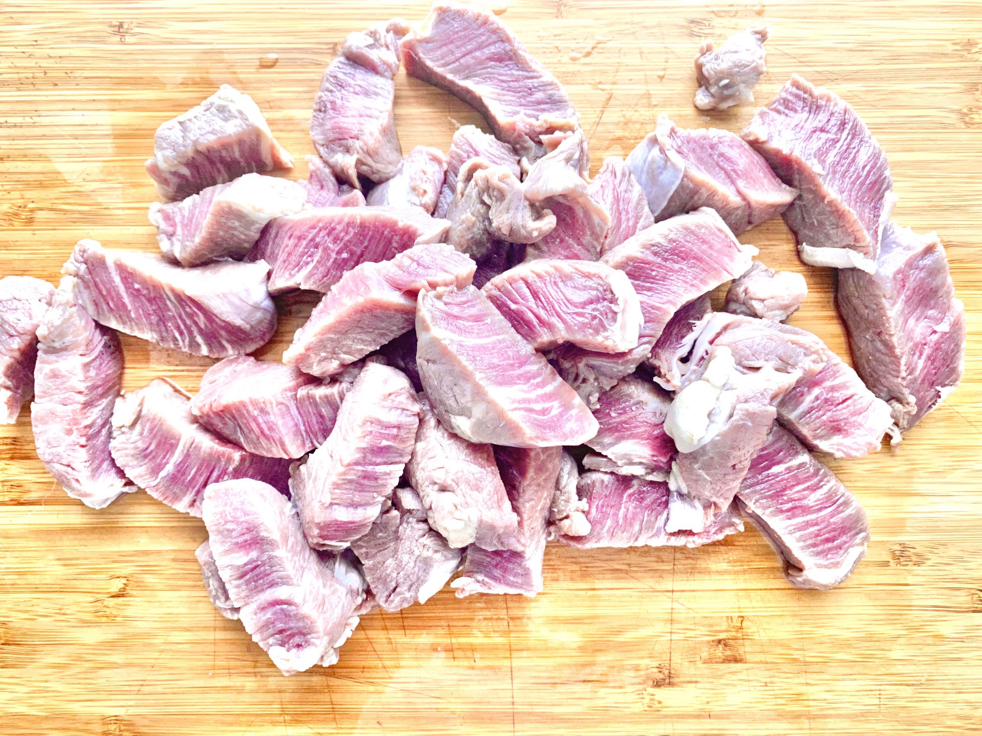 Ras Asfour – Carne de vita in sos de rodii – libaneza - Pofta de ceva bun